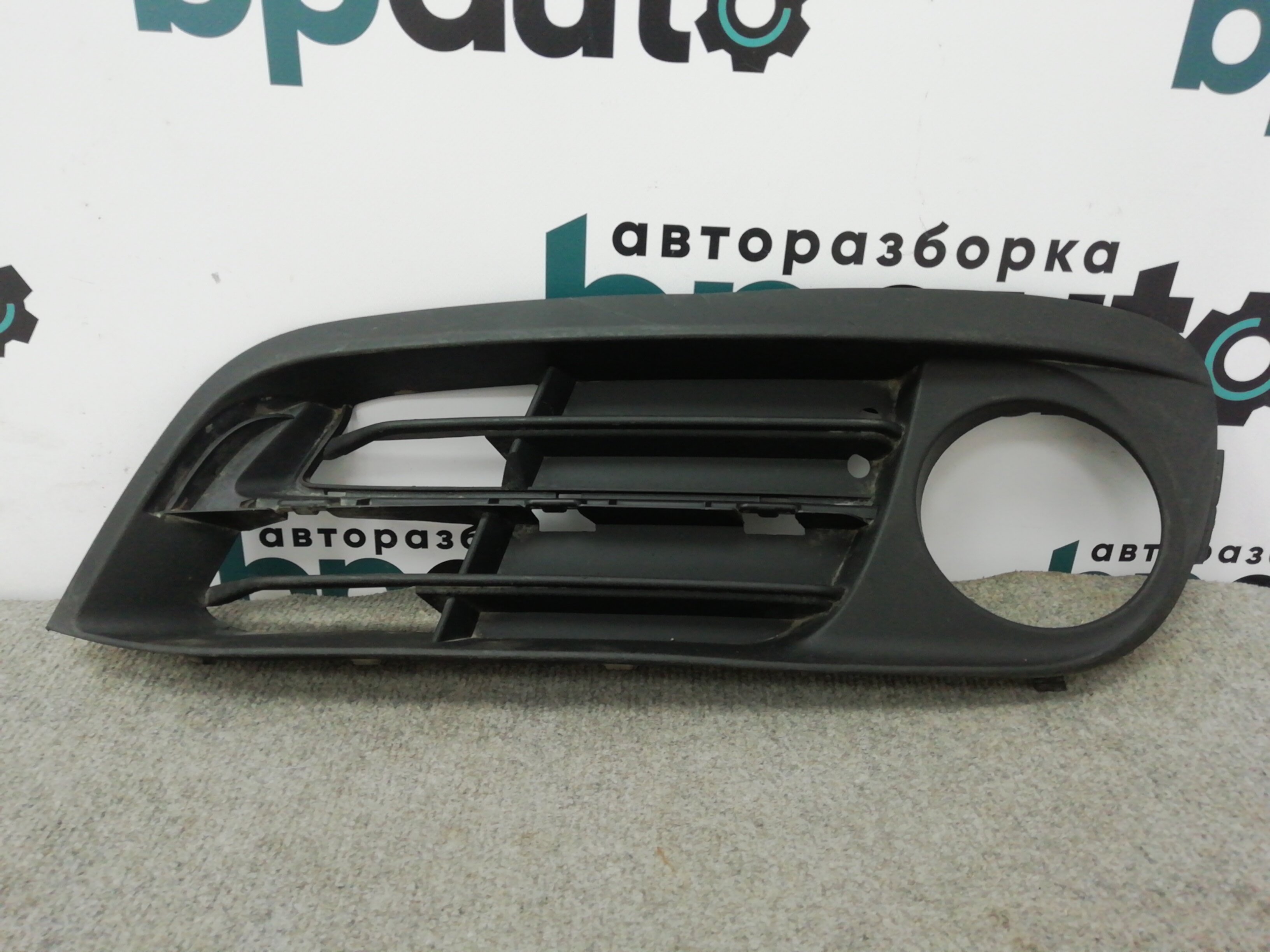 Решетка под ПТФ левая BMW 5 серия VI Sedan F10 рест. 2013-2017, 51117331735